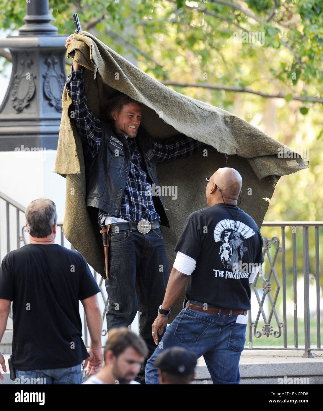 Charlie Hunnam is armed and dangerous as he aims to kill on the last ...