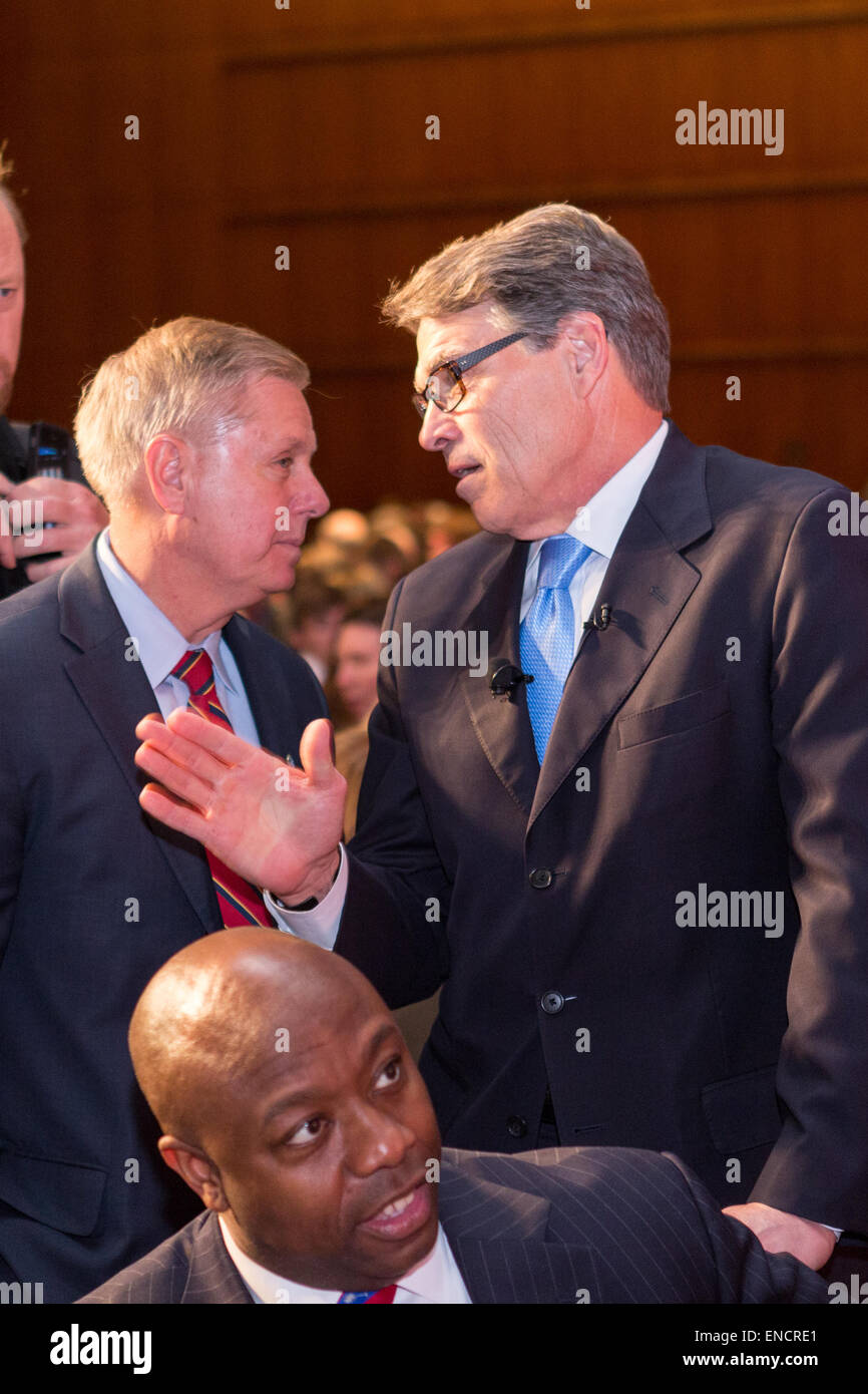 Former Texas Governor Rick Perry talks with Senator Lindsey Graham at ...