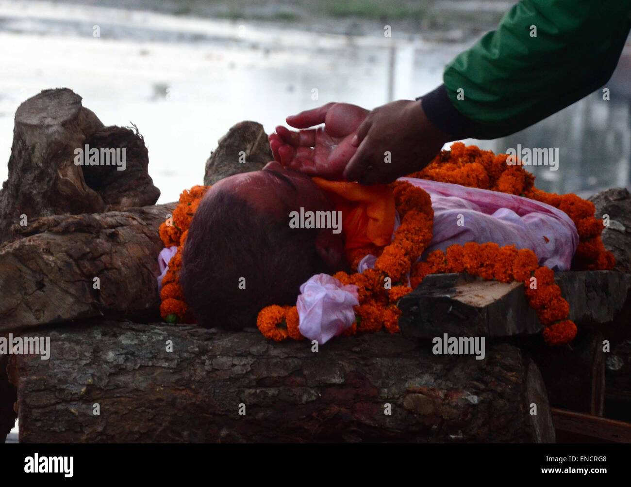 Kathmandu nepal may cremation in pashupatinath hi-res stock photography ...