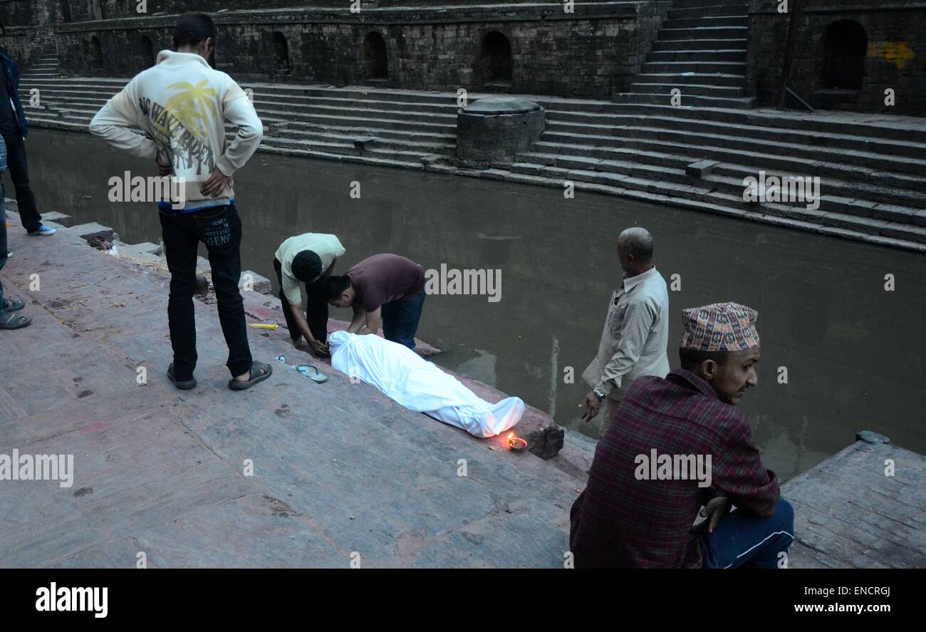 Kathmandu nepal may cremation in pashupatinath hi-res stock photography ...