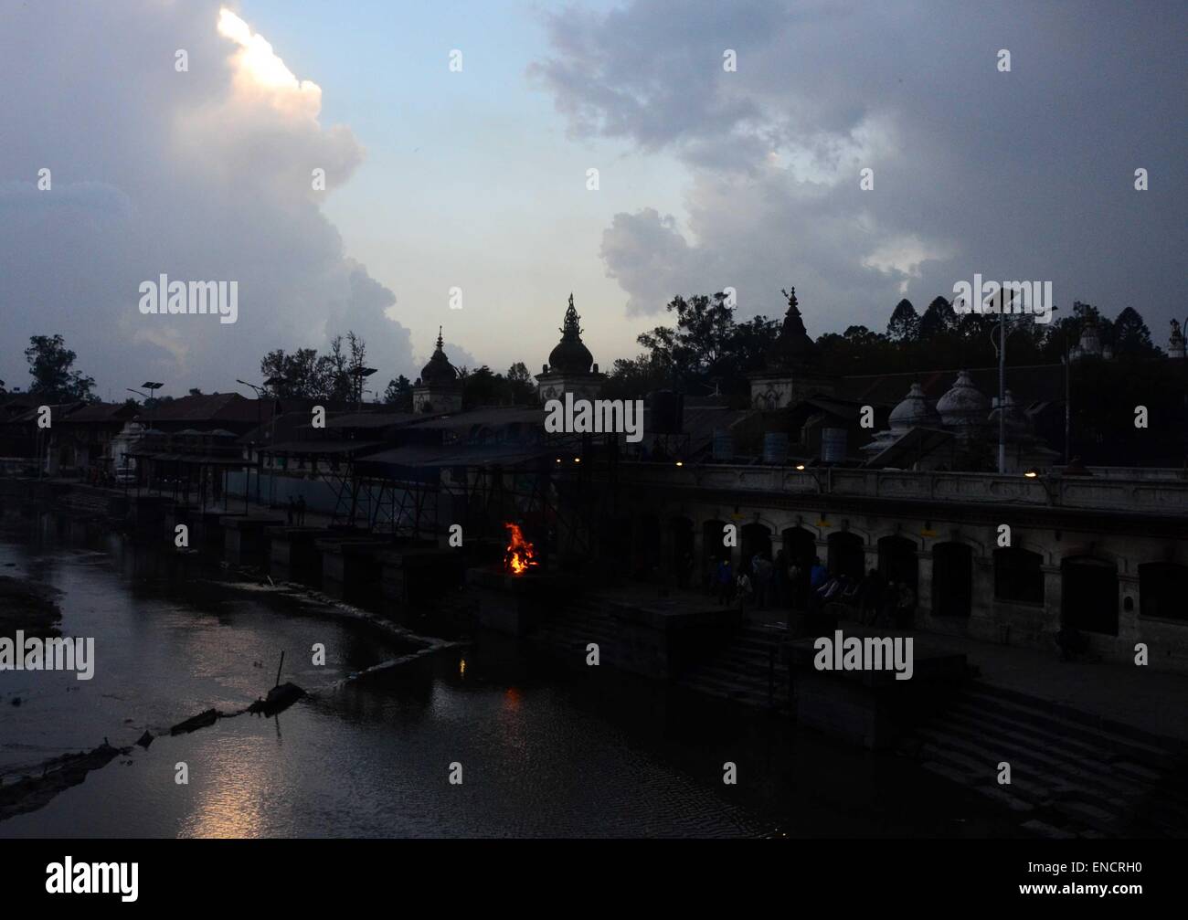 Kathmandu nepal may cremation in pashupatinath hi-res stock photography ...