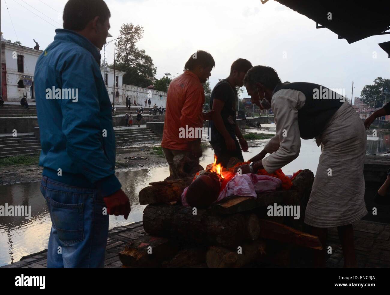 Kathmandu nepal may cremation in pashupatinath hi-res stock photography ...