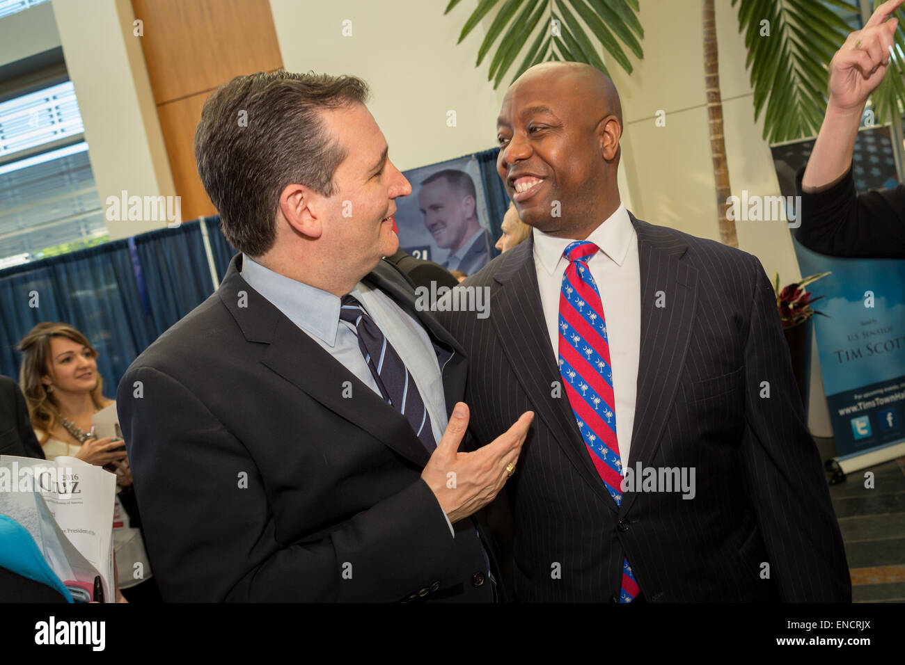 US Senator and GOP Presidential hopeful Ted Cruz with fellow Senator ...