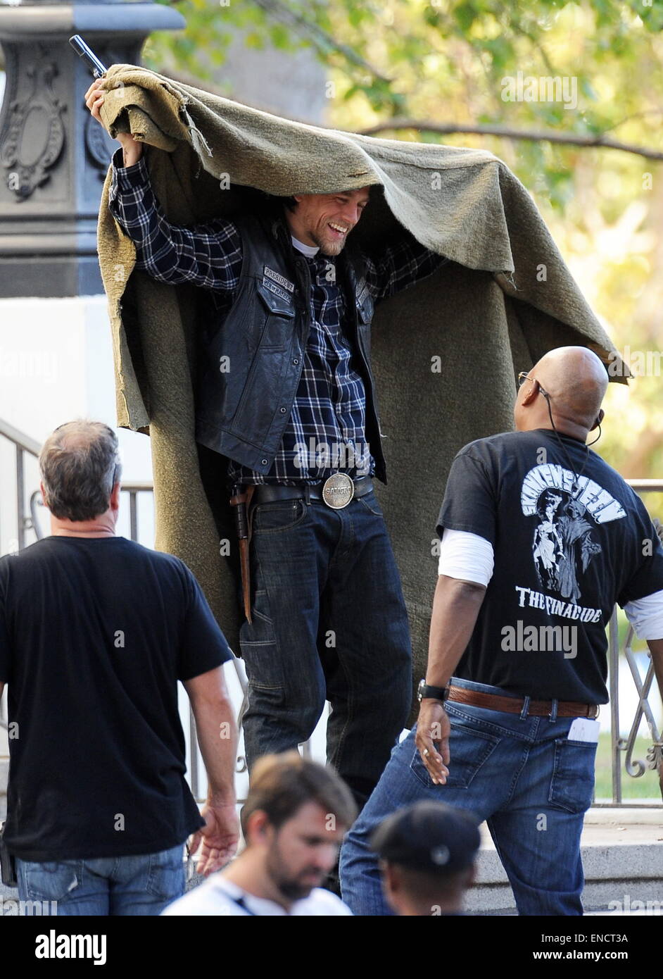 Charlie Hunnam is armed and dangerous as he aims to kill on the last ...