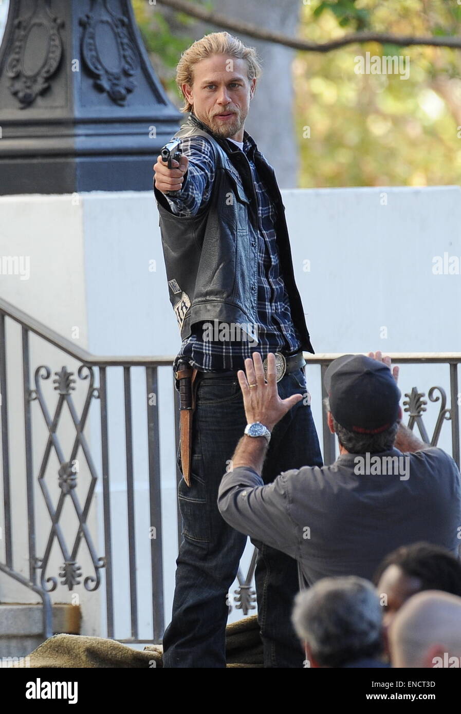 Charlie Hunnam is armed and dangerous as he aims to kill on the last ...