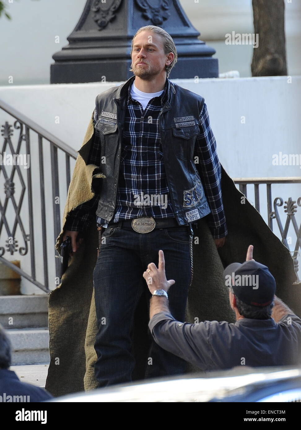 Charlie Hunnam is armed and dangerous as he aims to kill on the last ...