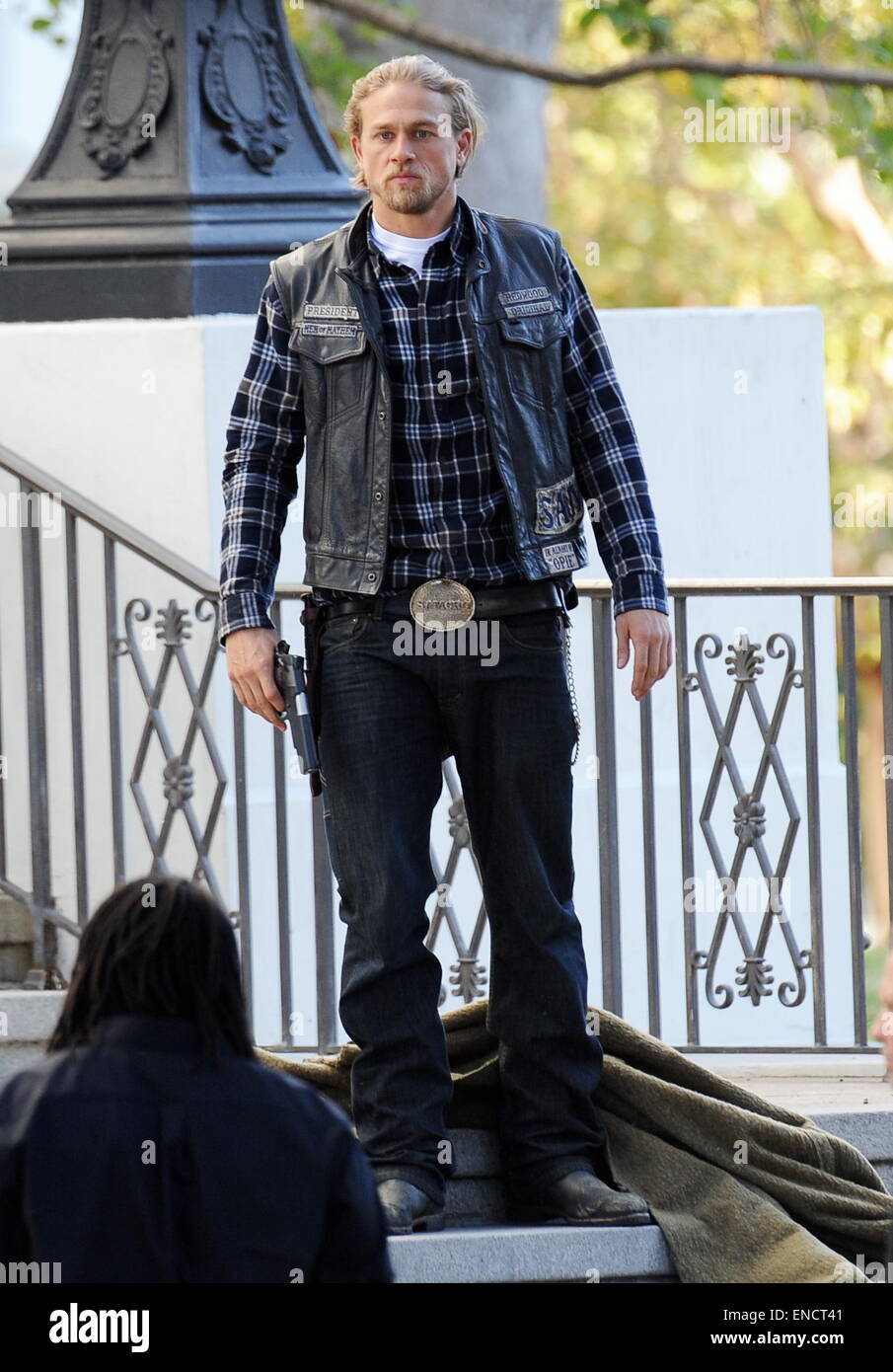 Charlie Hunnam is armed and dangerous as he aims to kill on the last ...