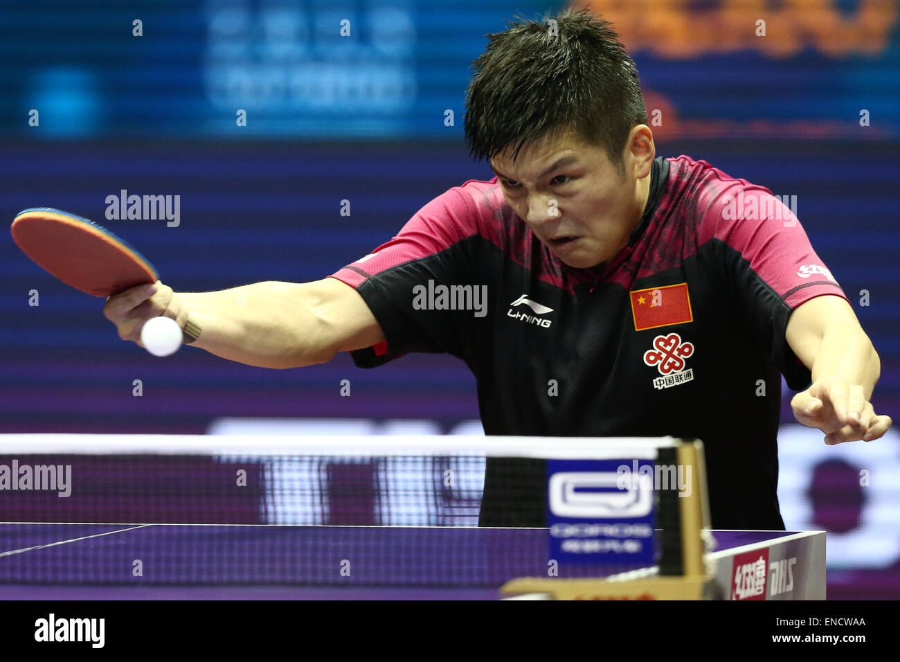 Suzhou International Expo Centre, Suzhou, China. 2nd May, 2015. Fan ...
