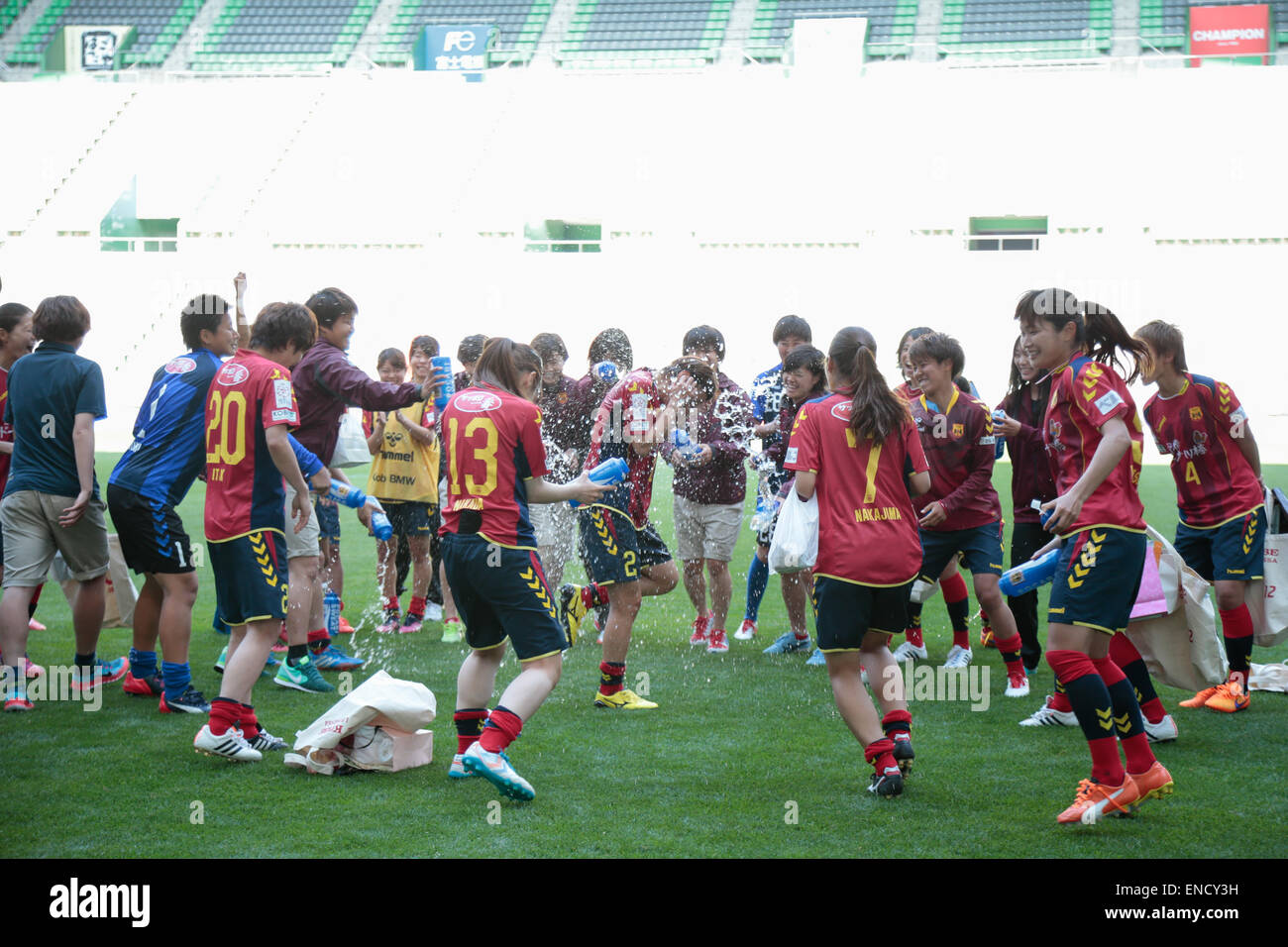 Noevir Stadium Kobe, Hyogo, Japan. 2nd May, 2015. INACINAC KOBE ...
