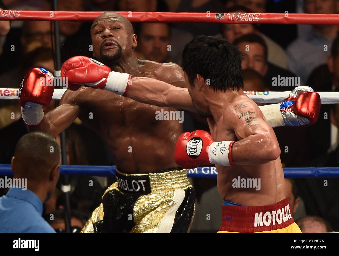 Las Vegas, Nevada, USA. 2nd May, 2015. ( in Gld-blk color trunks) Floyd ...