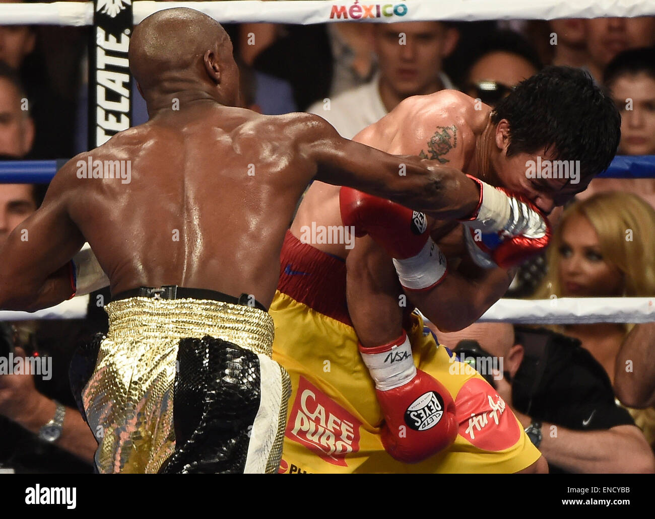 Las Vegas, Nevada, USA. 2nd May, 2015. Floyd Mayweather Jr. goes 12 ...