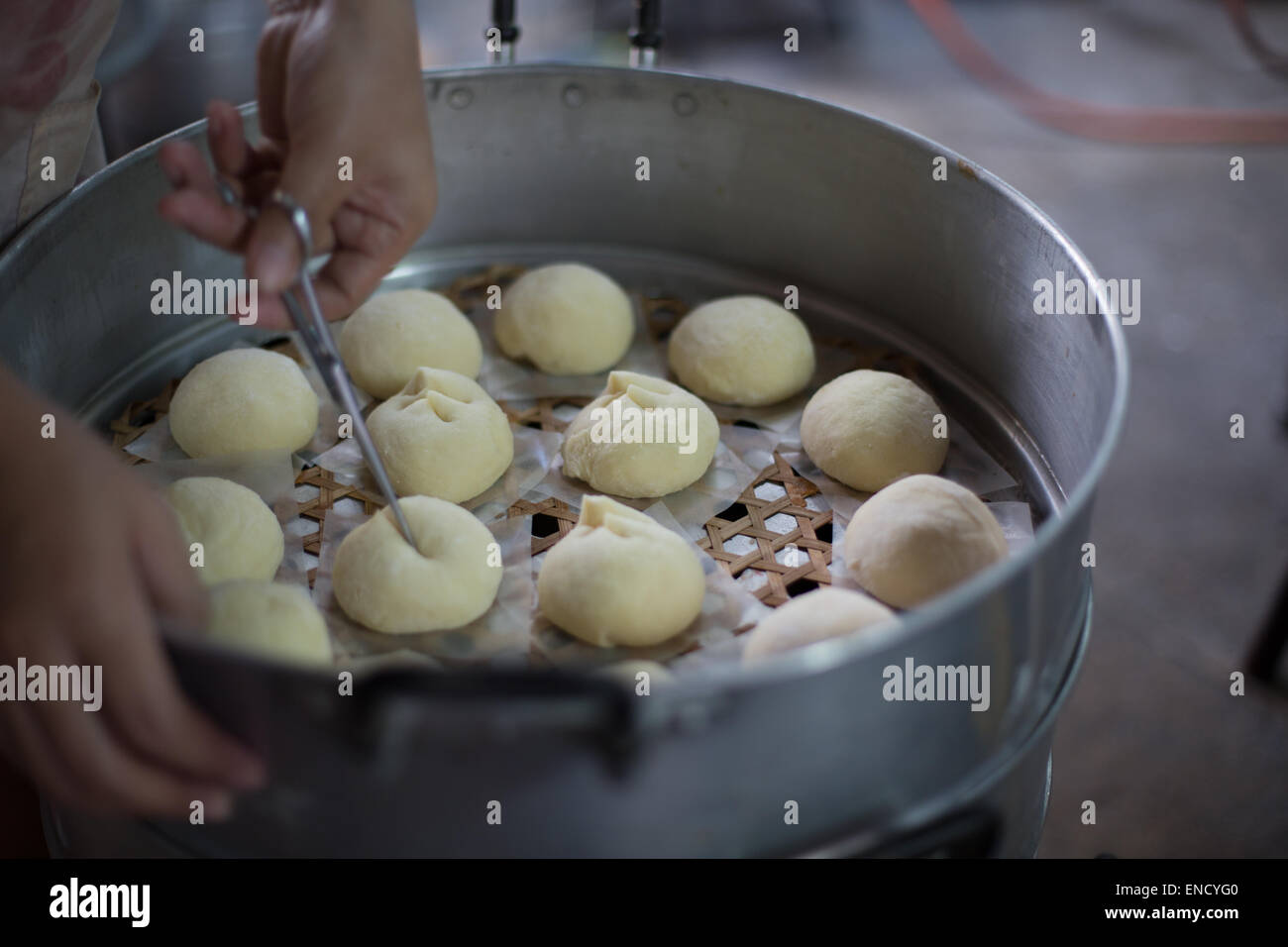 Steamed buns hi-res stock photography and images - Alamy