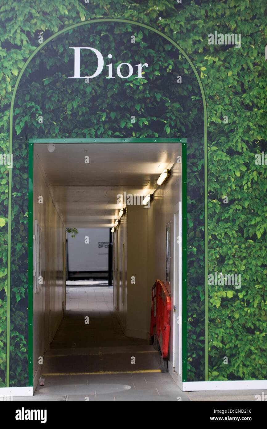 Dior shop front hi-res stock photography and images - Alamy