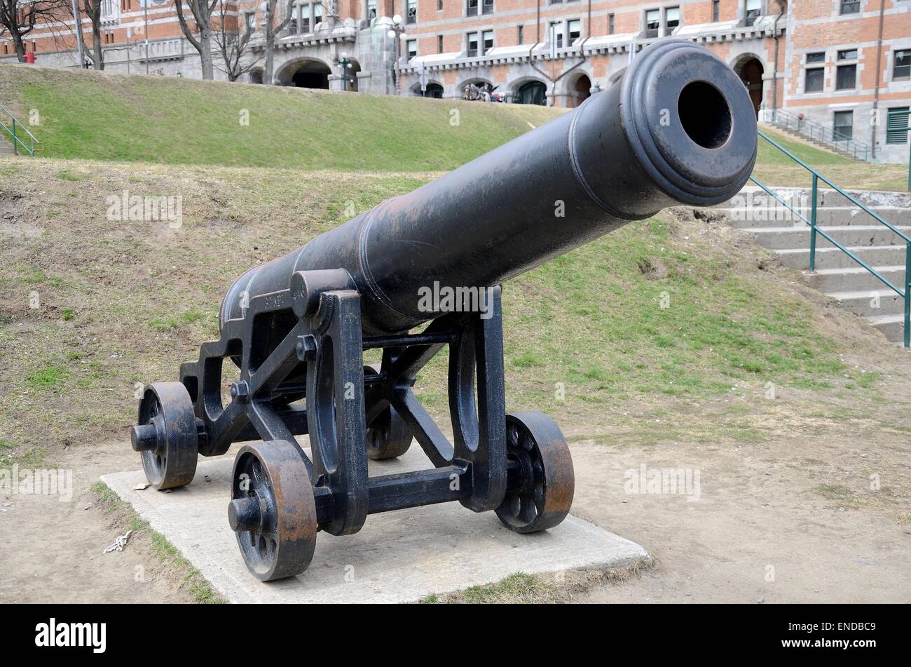 Antique cannon display hi-res stock photography and images - Alamy