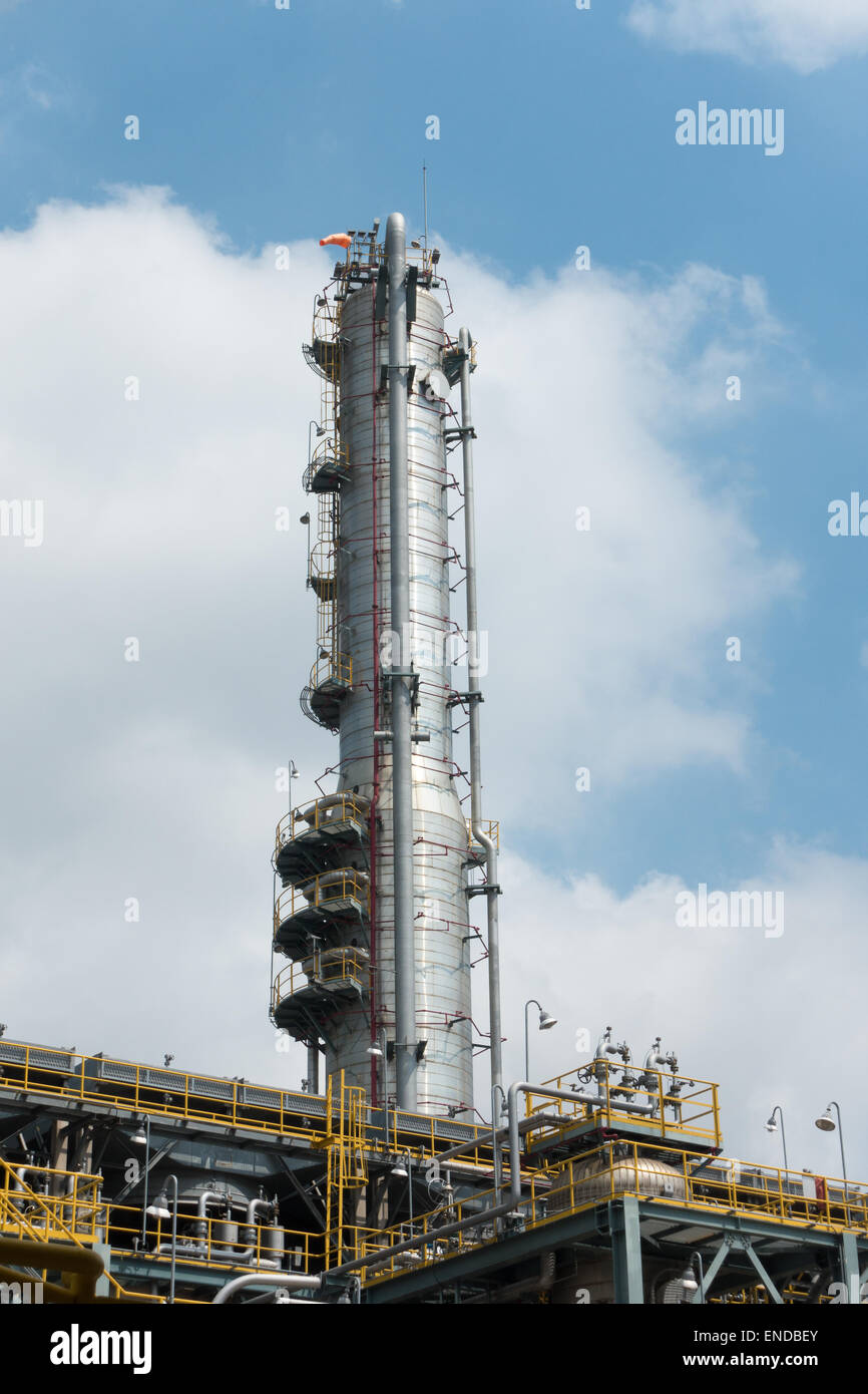 Process Columns of Natural Gas Plant with blue sky background Stock ...
