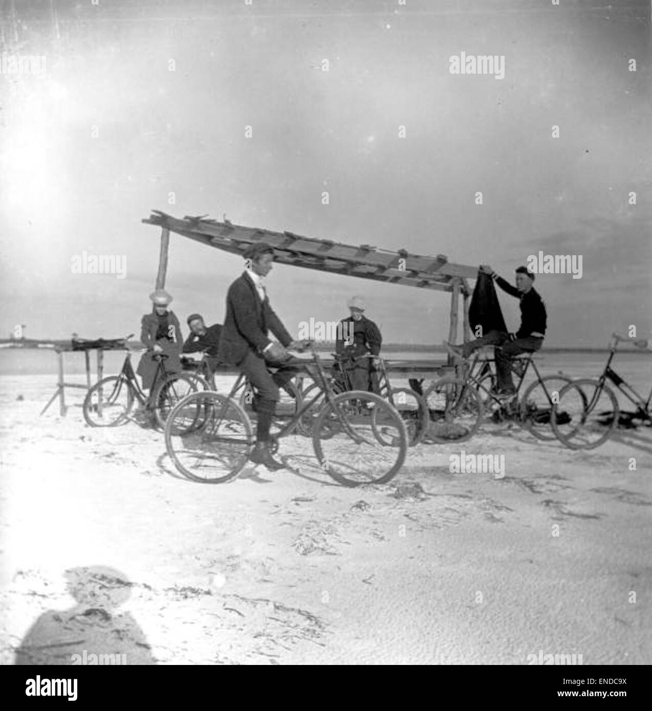 Early 1900s women on beach hi-res stock photography and images - Alamy