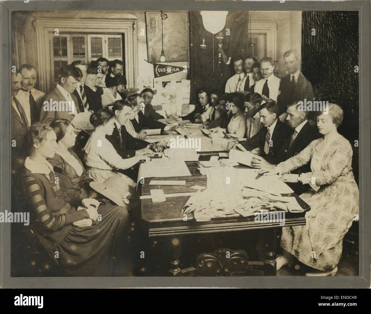 Newspaper distribution 1900s hi-res stock photography and images - Alamy