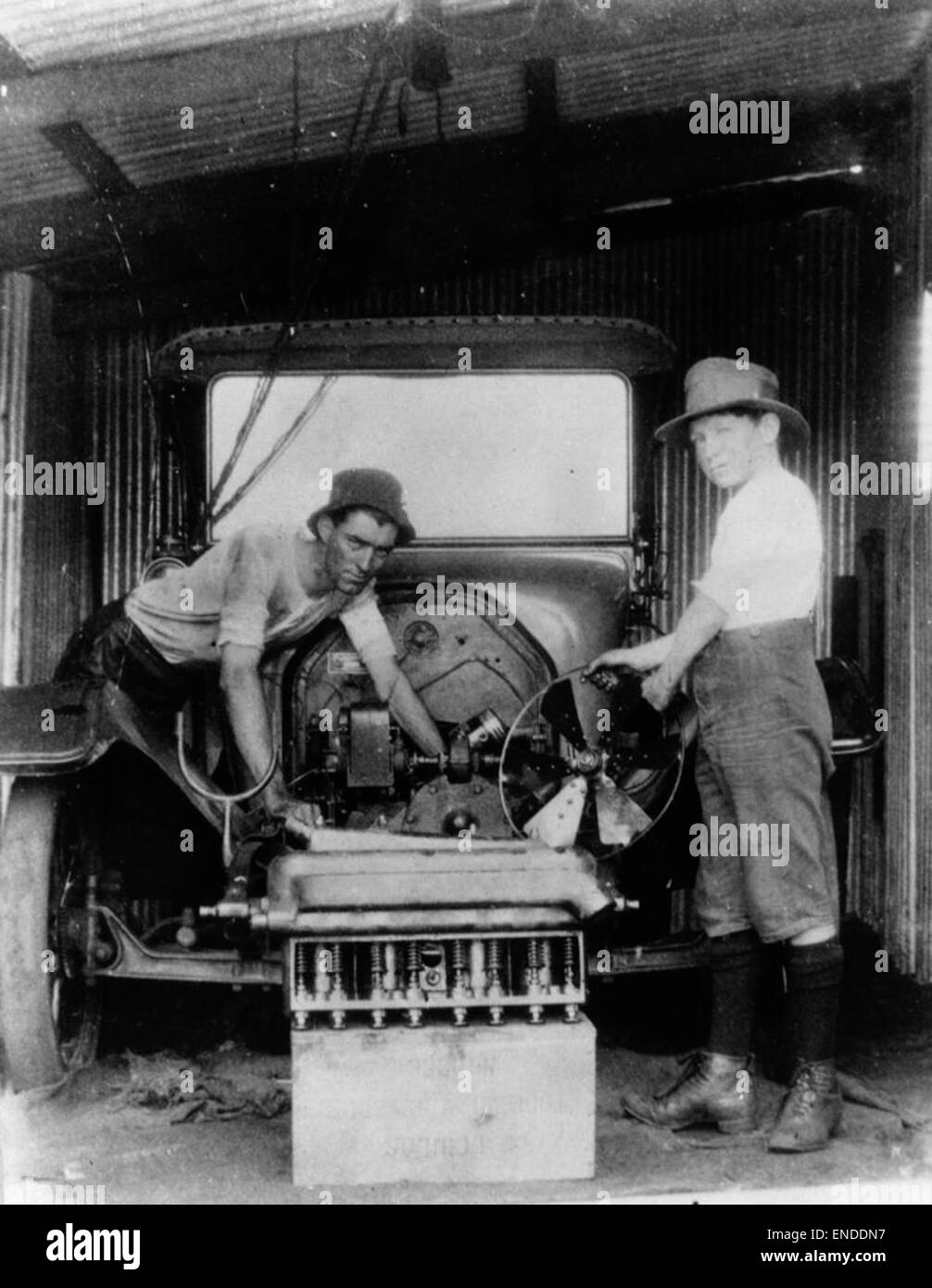 Early 1900s car repair hi-res stock photography and images - Alamy
