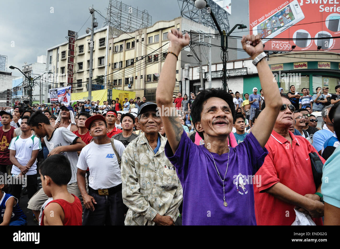 Manila, Philippines. 03rd May, 2015. Fans watch in a public screening ...