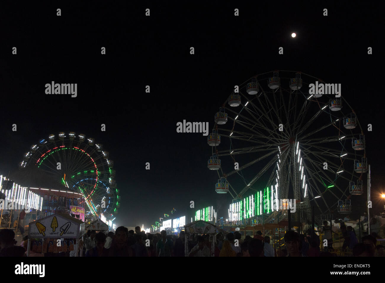 Ferris Wheel At Sunset, Vautha Mela Stock Photo - Alamy