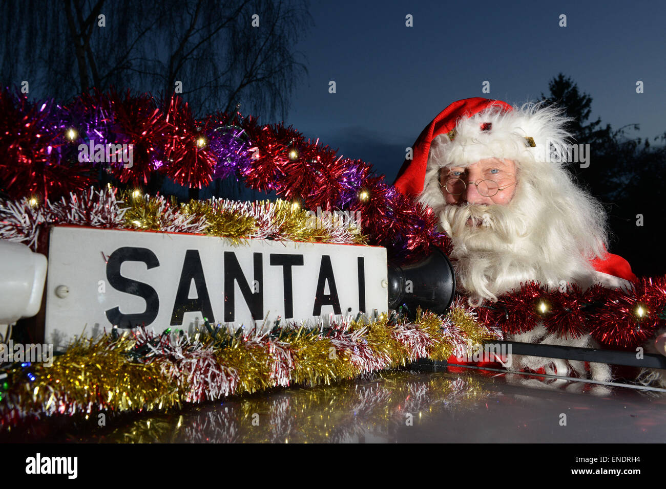 Britains longest serving Santa Ray Hulse aged 70 starting his 52 year ...