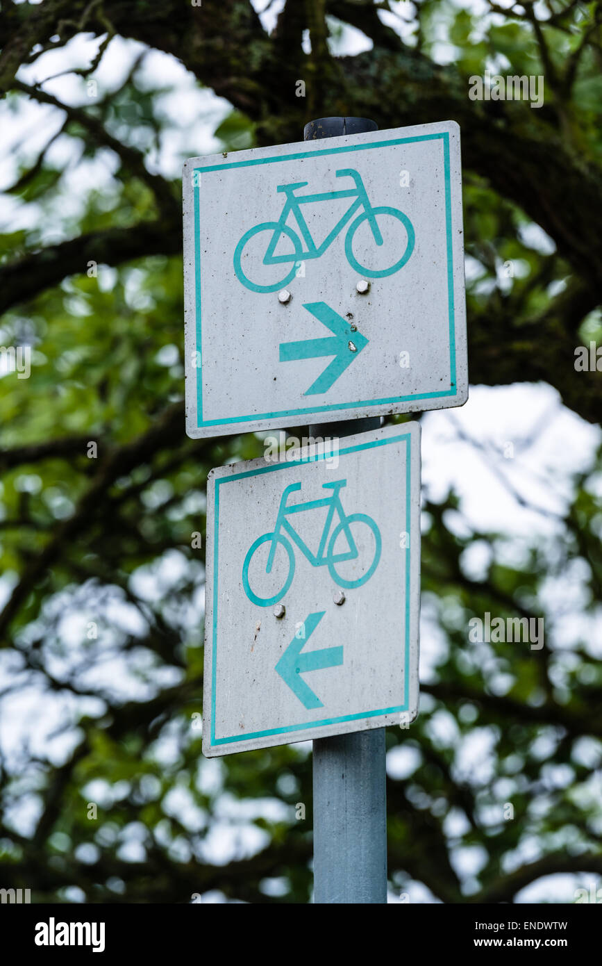 Bicycle sign symbol hi-res stock photography and images - Alamy