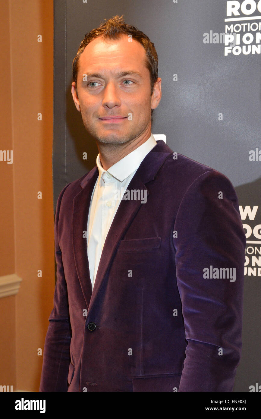 Actor Jude Law attends the Pioneer Dinner during 2015 CinemaCon at ...