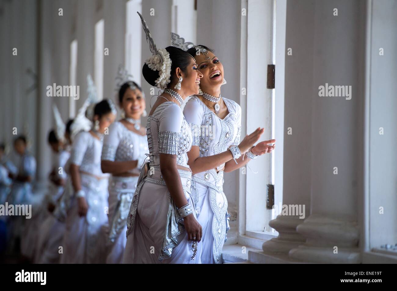 Sri lanka kandyan dancers hi-res stock photography and images - Alamy