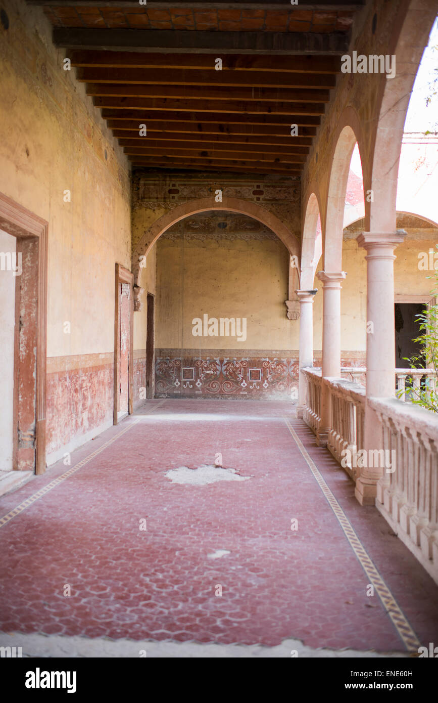 Mexican balcony hi-res stock photography and images - Alamy