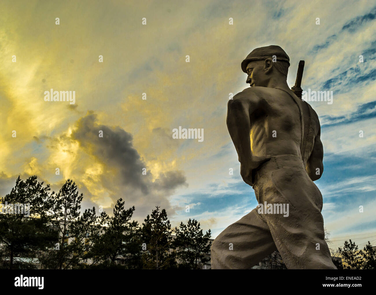 Striding statue hi-res stock photography and images - Alamy