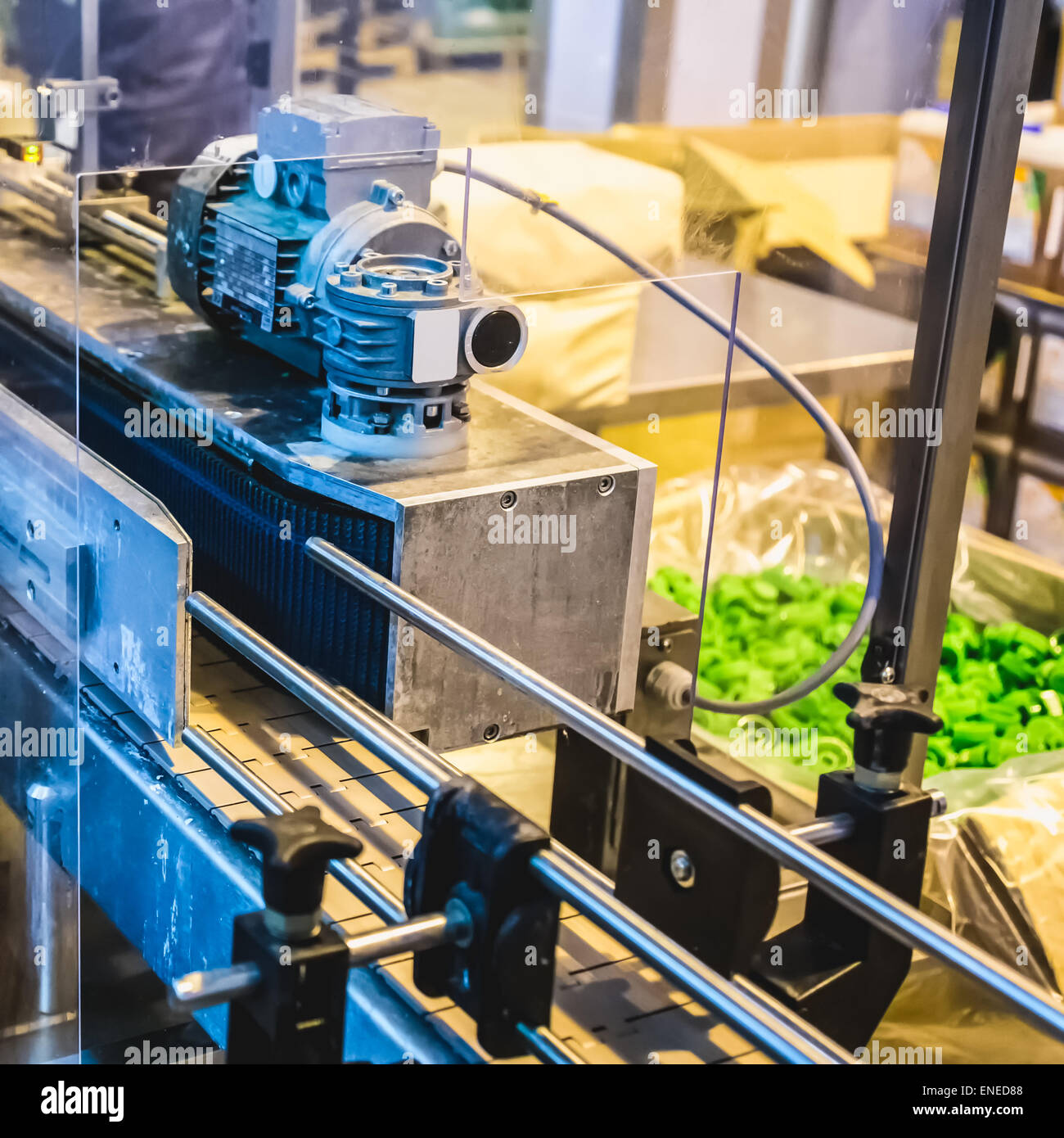 Automatic packing line of conveyor. Pharmaceutical and chemical ...