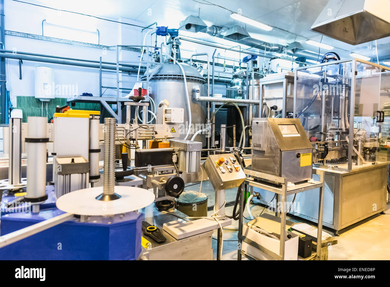 Automatic packing line of conveyor. Pharmaceutical and chemical ...