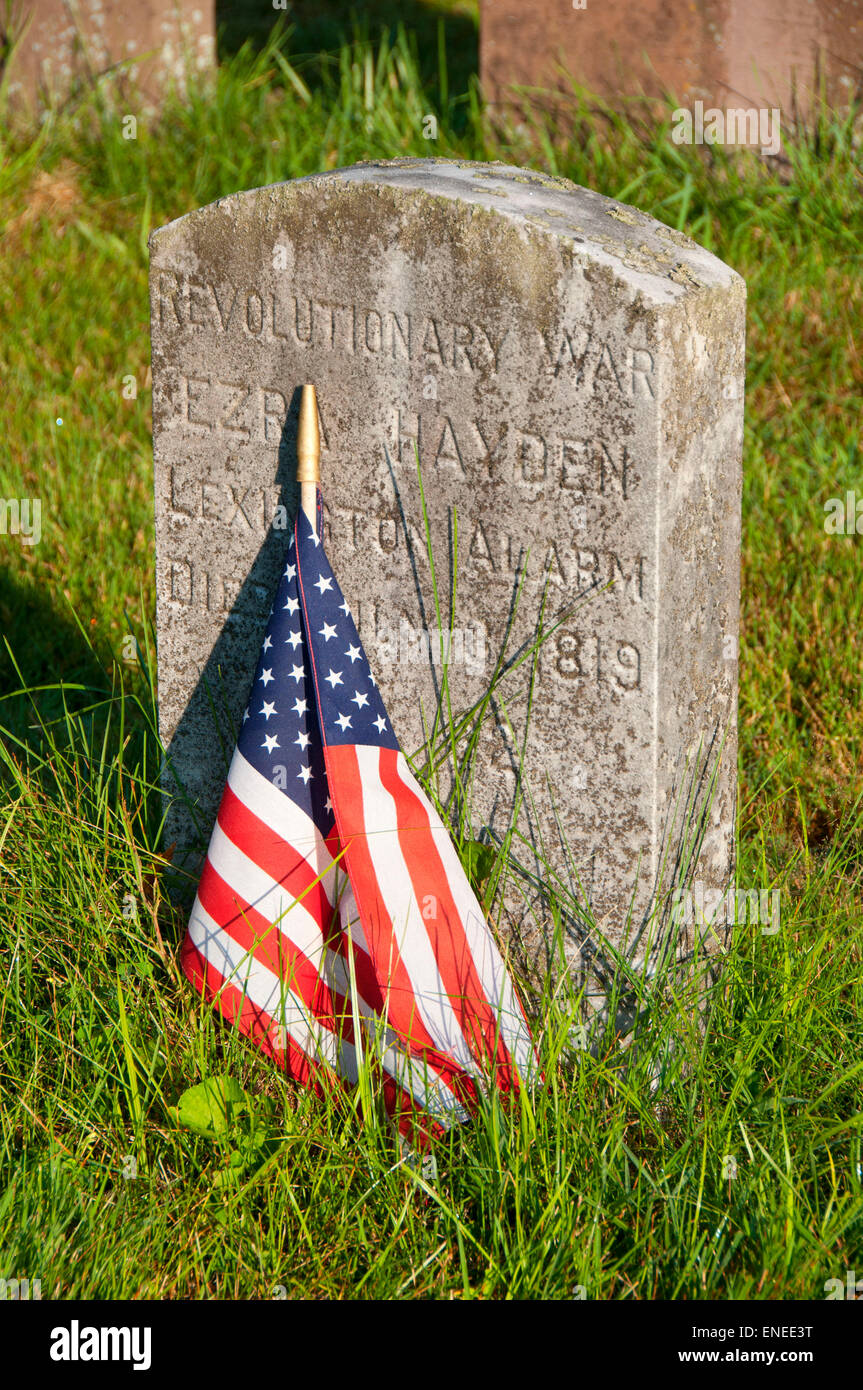 Headstone and flag hi-res stock photography and images - Alamy