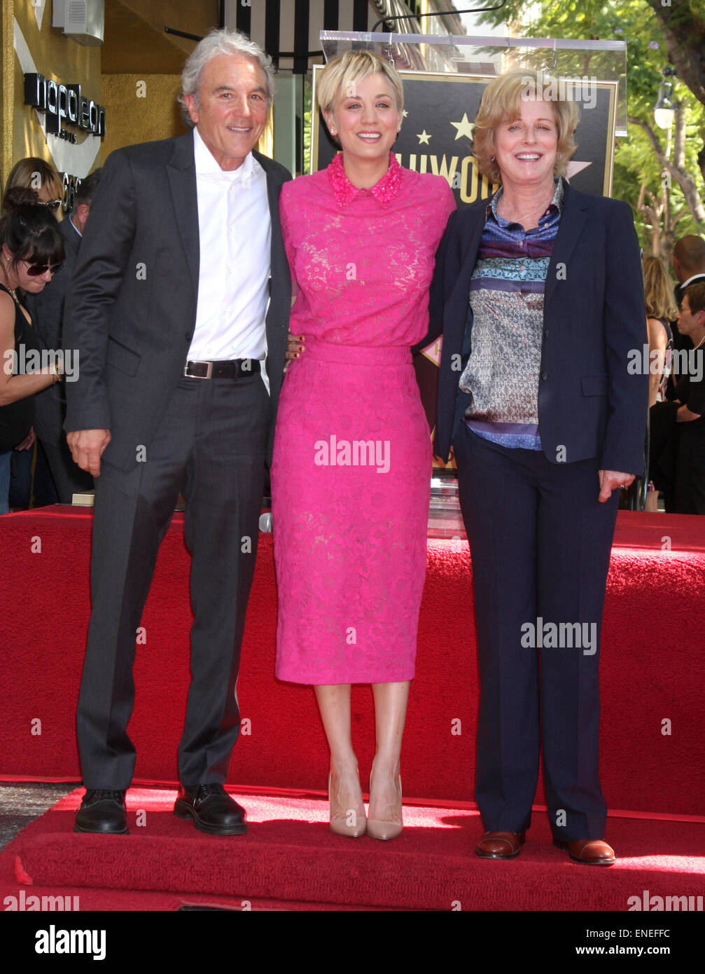 Kaley cuoco and gary cuoco hi-res stock photography and images - Alamy