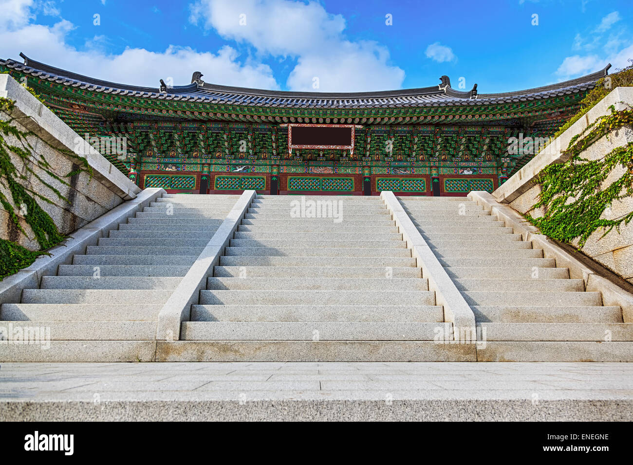 Traditional korean architecture old building palace or monks temple ...