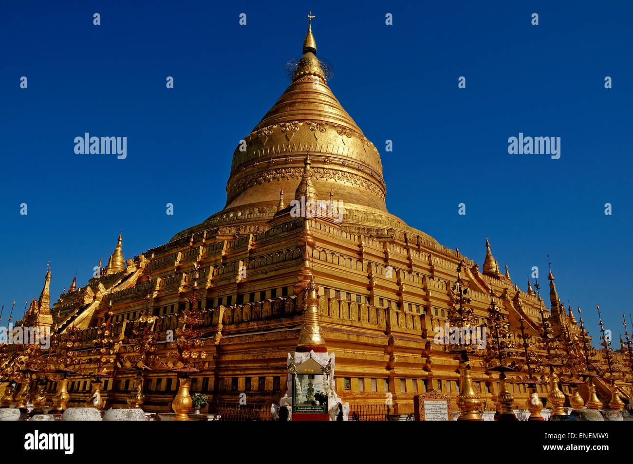 golden pagoda of Mandalay Stock Photo - Alamy