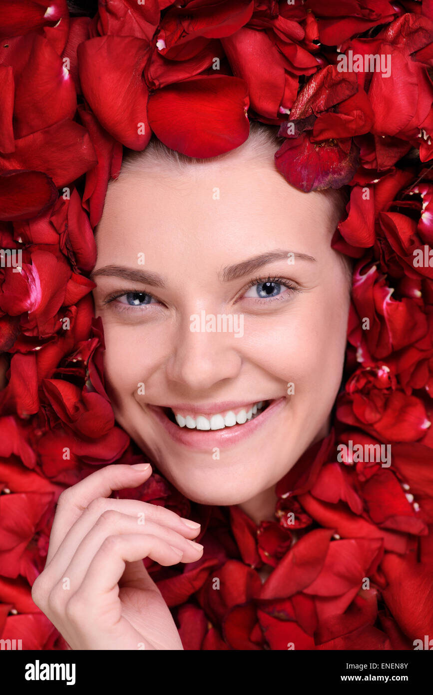 Woman lying in roses hi-res stock photography and images - Alamy