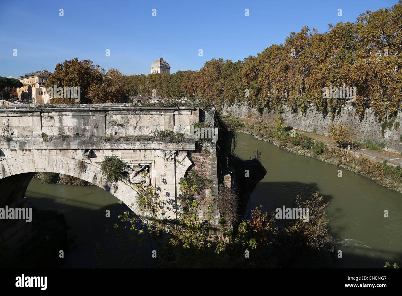 Ponte rotto broken bridge rome hi-res stock photography and images - Alamy