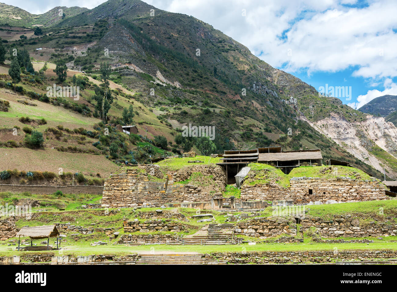Ruined pre-incan temple at Chavin de Huantar in central Peru Stock ...