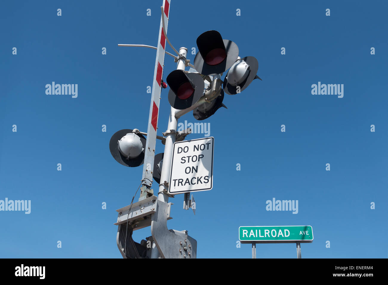 railroad crossing signal warning sign Stock Photo - Alamy