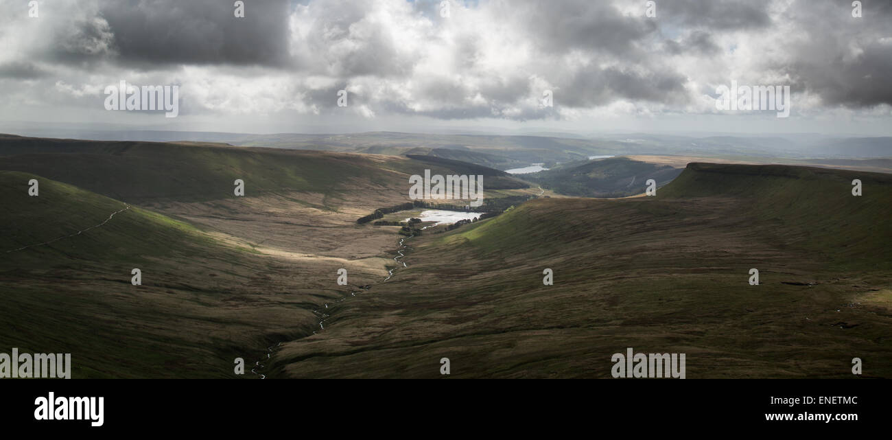 Beautiful landscape of Brecon Beacons National Park with dramatic sky ...
