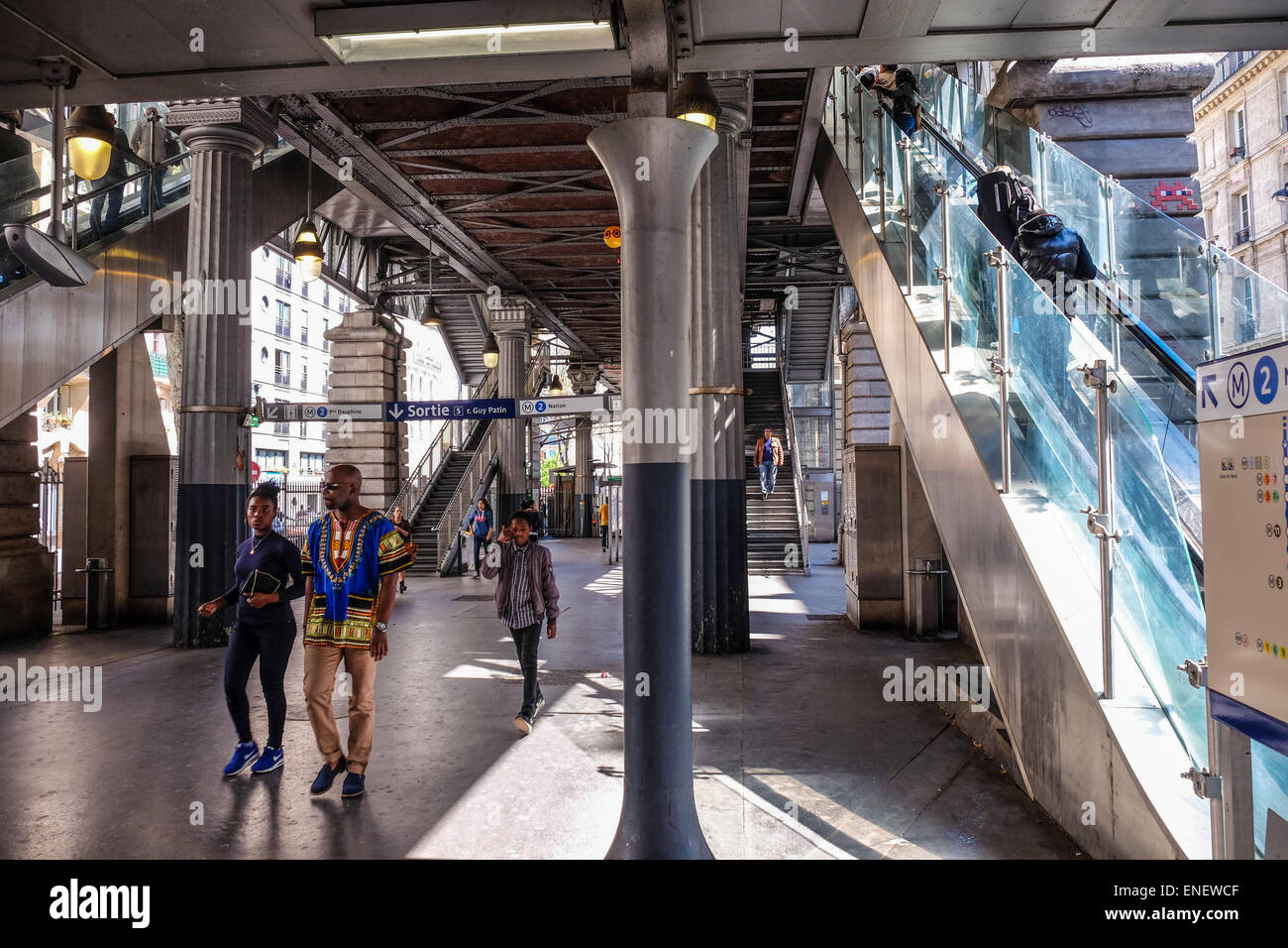 France The metro bridges of Barbes-Rochechouart Stock Photo - Alamy
