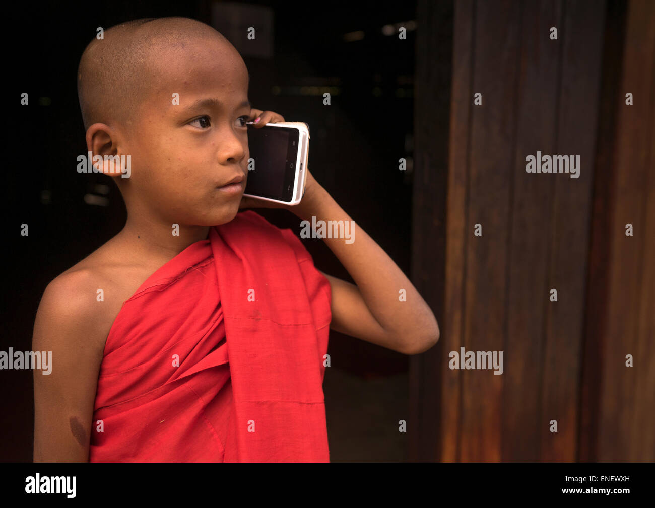 Buddhist monk using mobile phone hi-res stock photography and images ...