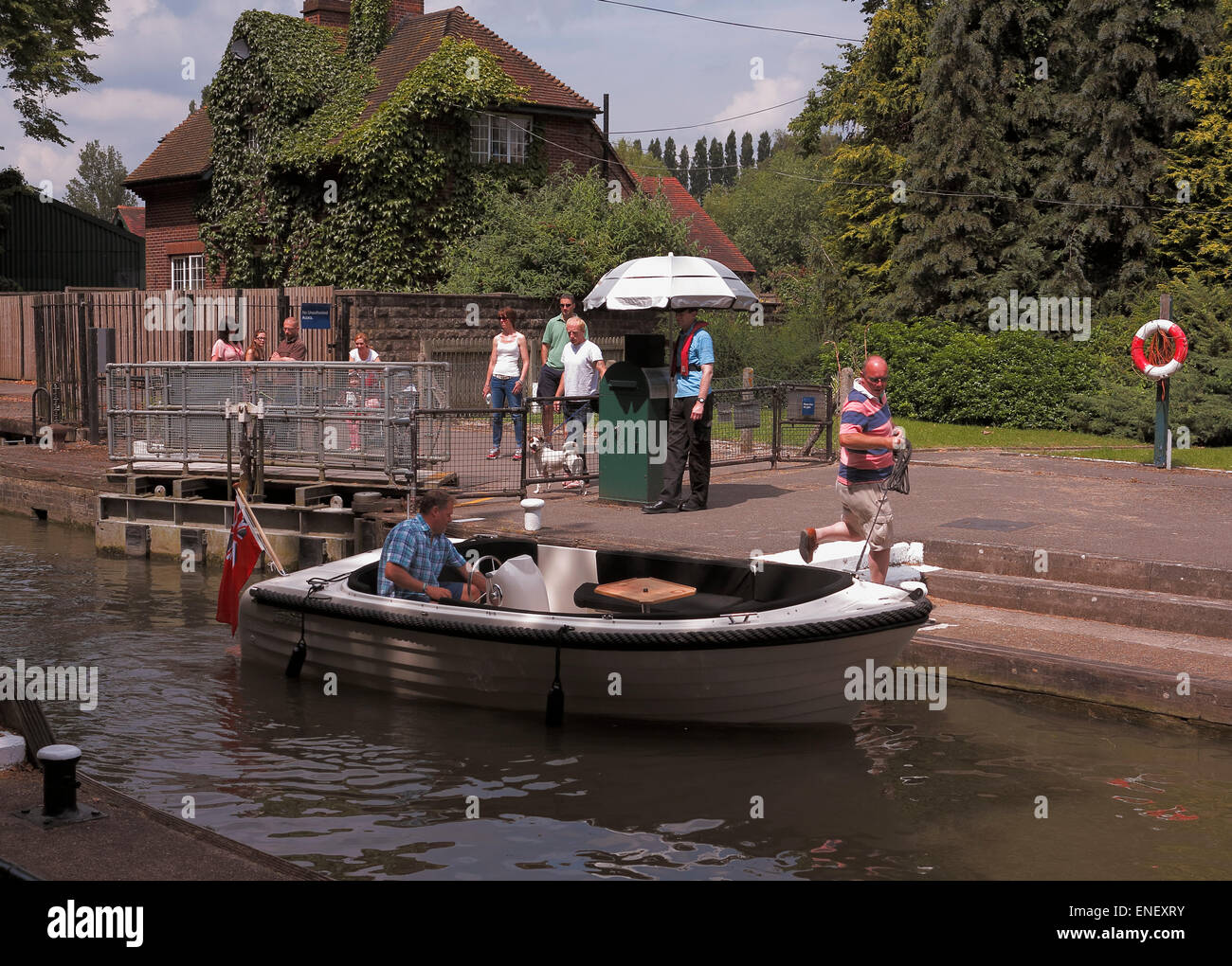 Reading uk caversham lock hi-res stock photography and images - Alamy