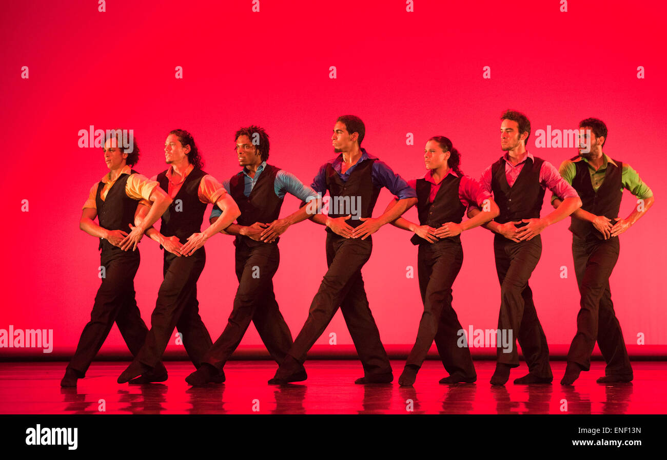 Cuban Male Dancers High Resolution Stock Photography and Images - Alamy