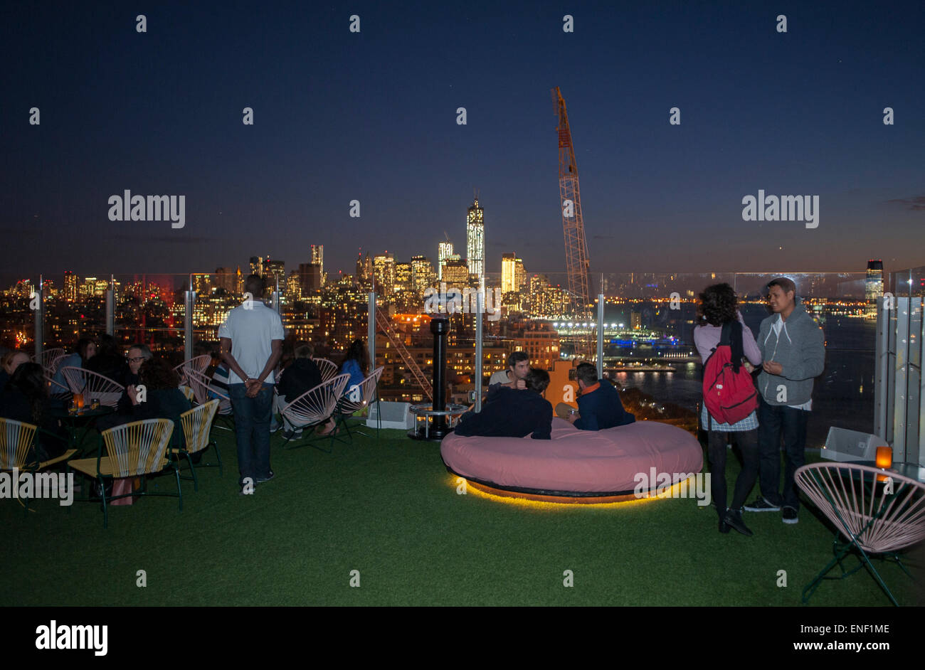 New york roof terrace night hi-res stock photography and images - Alamy