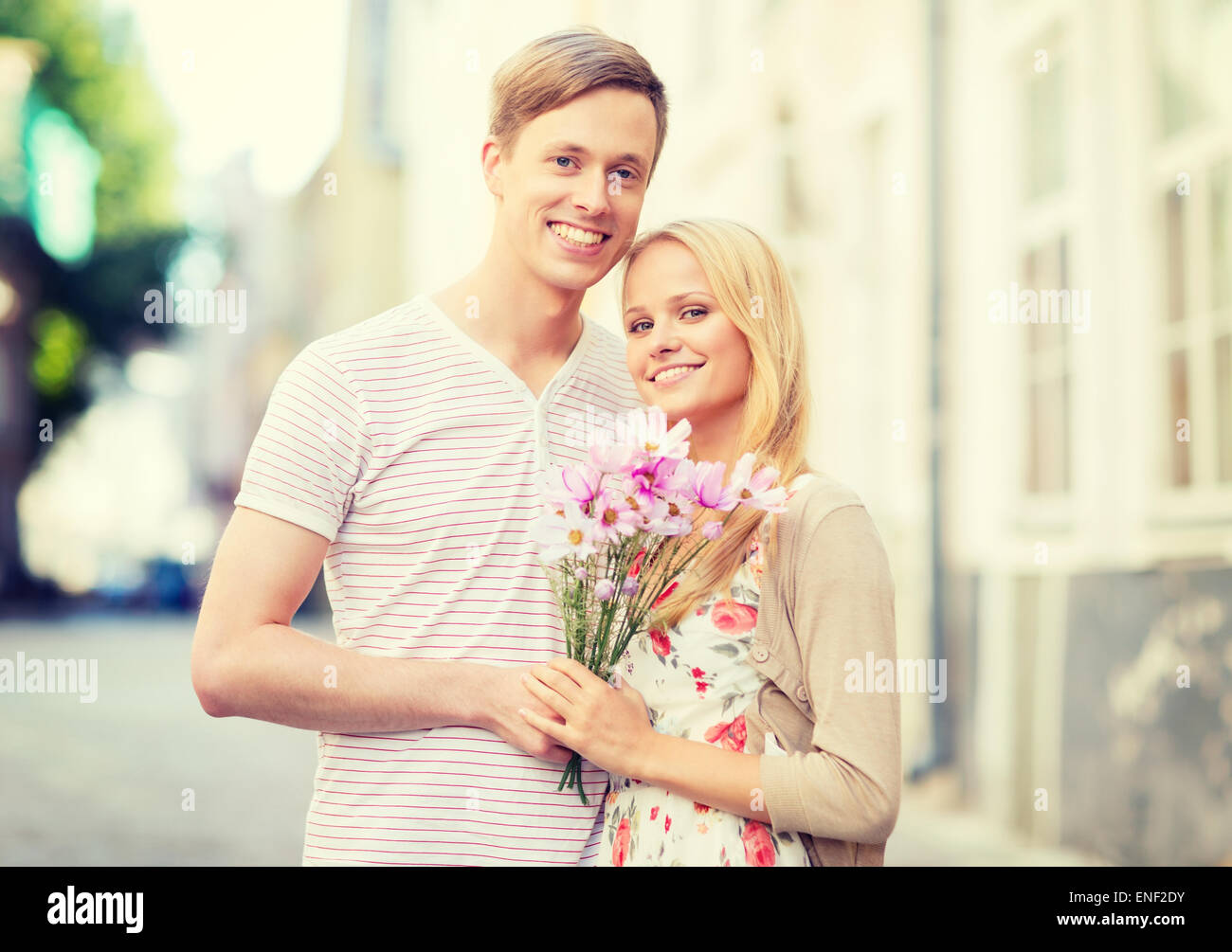 couple with flowers in the city Stock Photo - Alamy