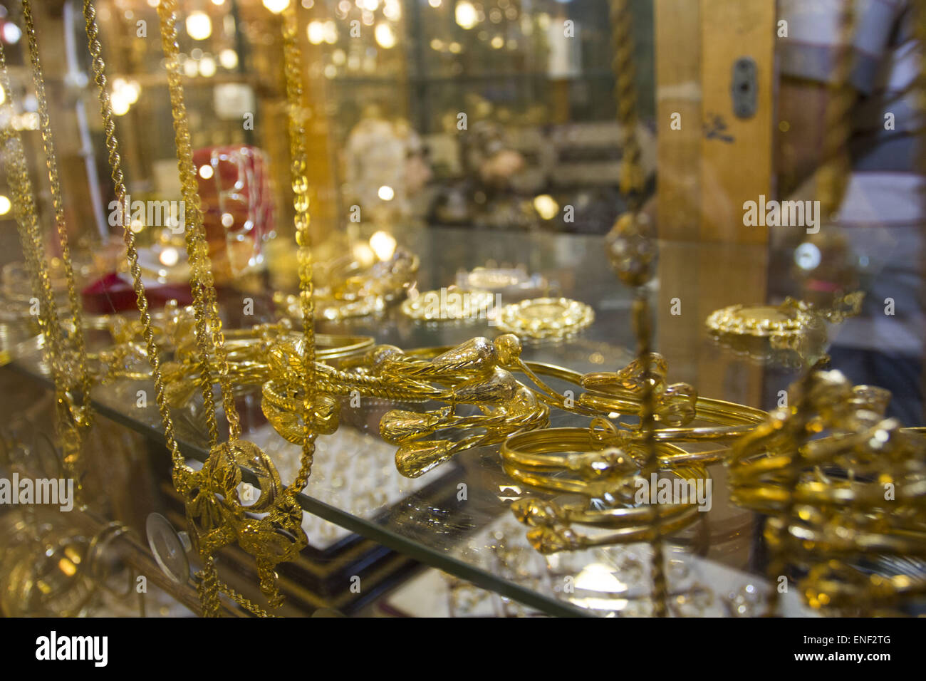 Gaza City, The Gaza Strip, Palestine. 4th May, 2015. Gold shop at Gaza ...