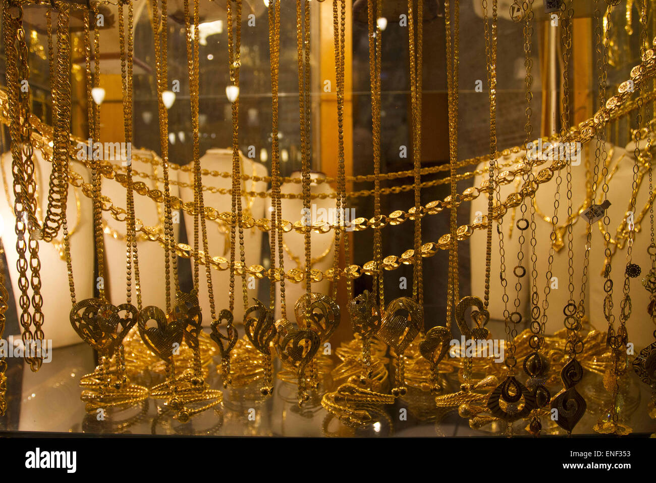 Gaza City, The Gaza Strip, Palestine. 4th May, 2015. Gold shop at Gaza ...