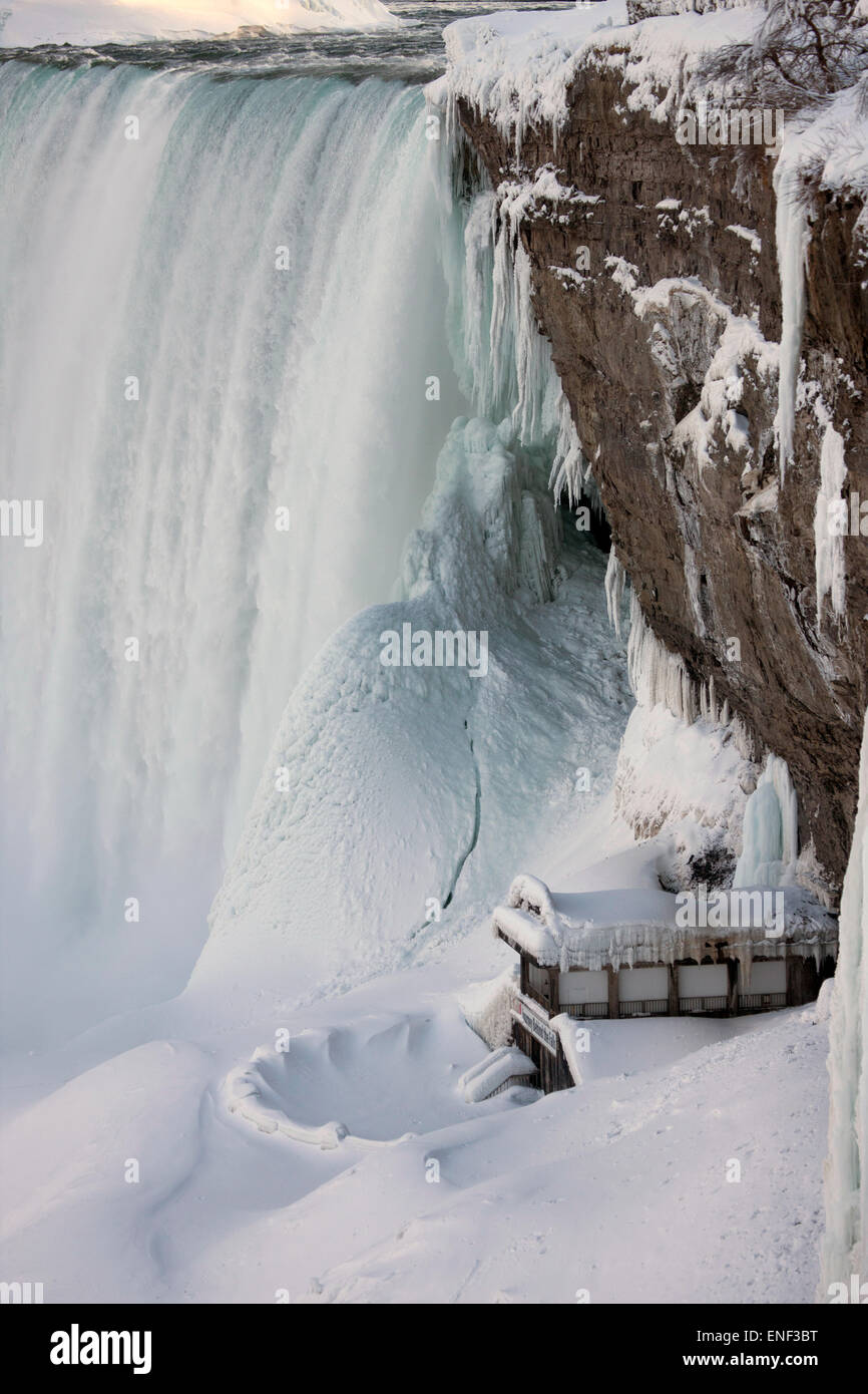 Winter Niagara Falls frozen snow and ice Stock Photo - Alamy